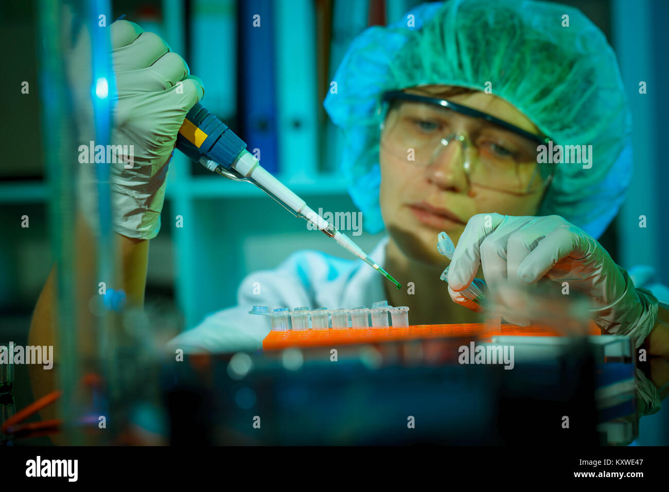 Cancer test lab hi-res stock photography and images - Alamy