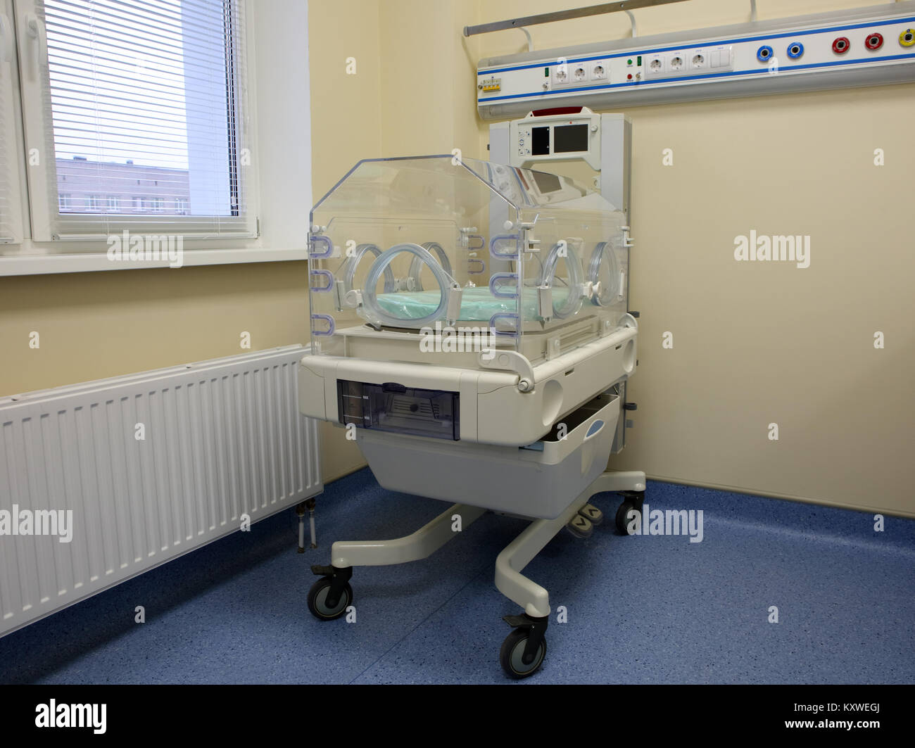 Medical equipment maternity ward hi-res stock photography and images ...