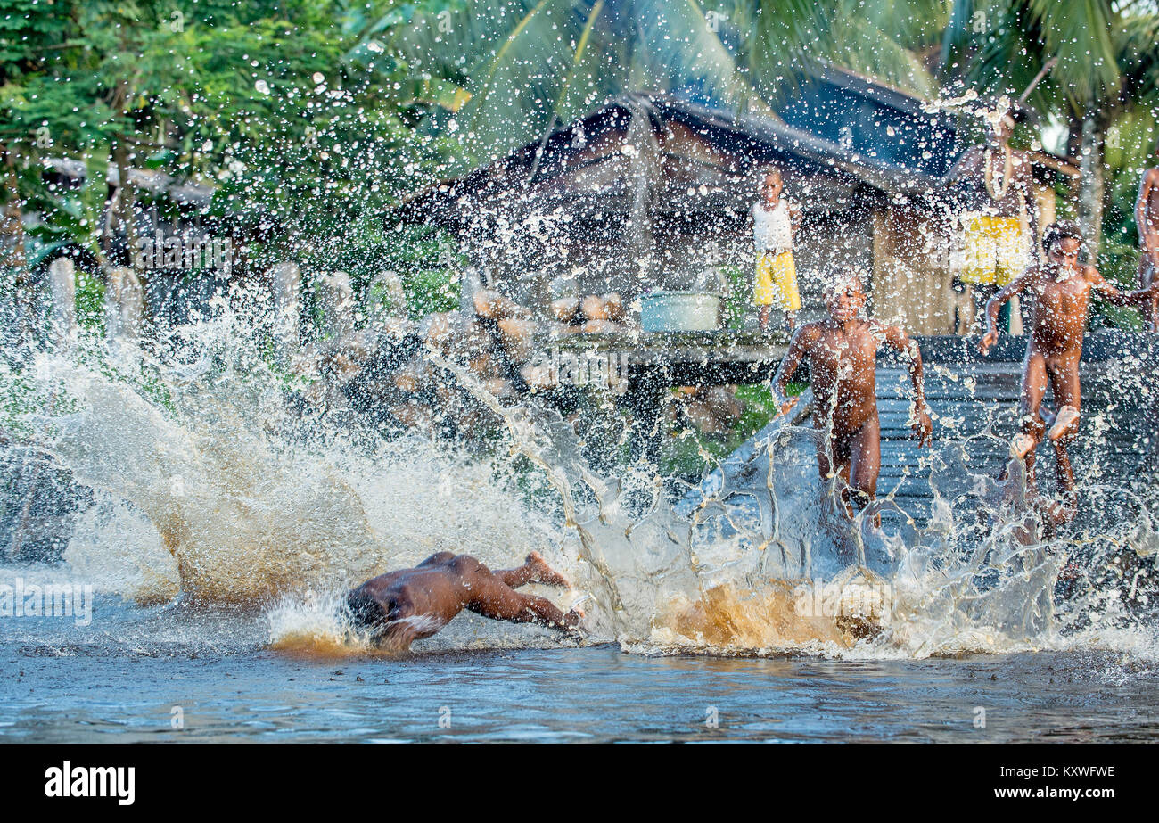 Native Children Papua New Guinea Stock Photos & Native Children Papua ...