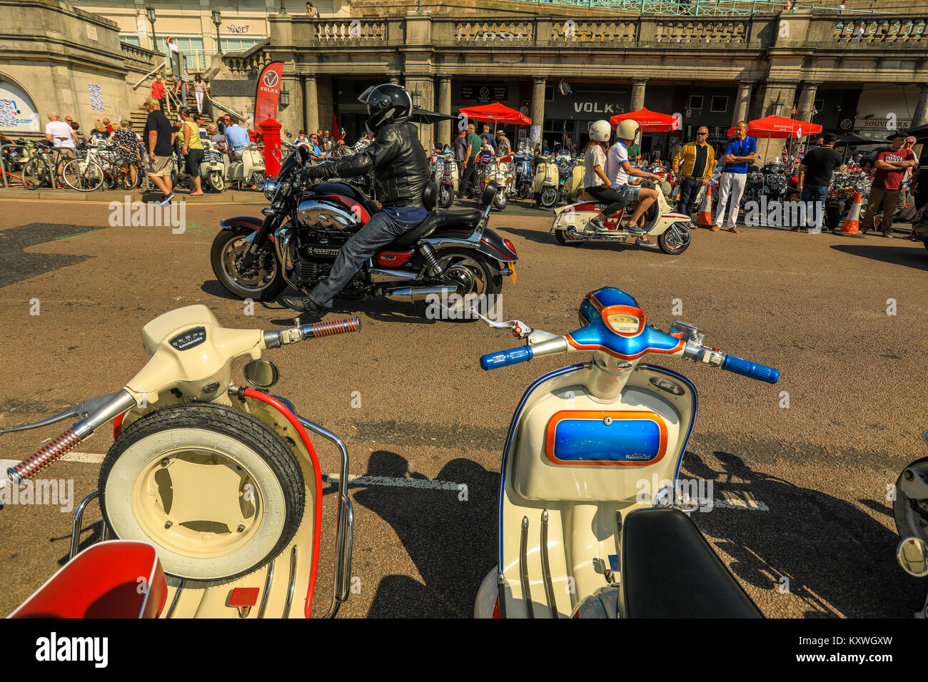 Social mod hi-res stock photography and images - Alamy