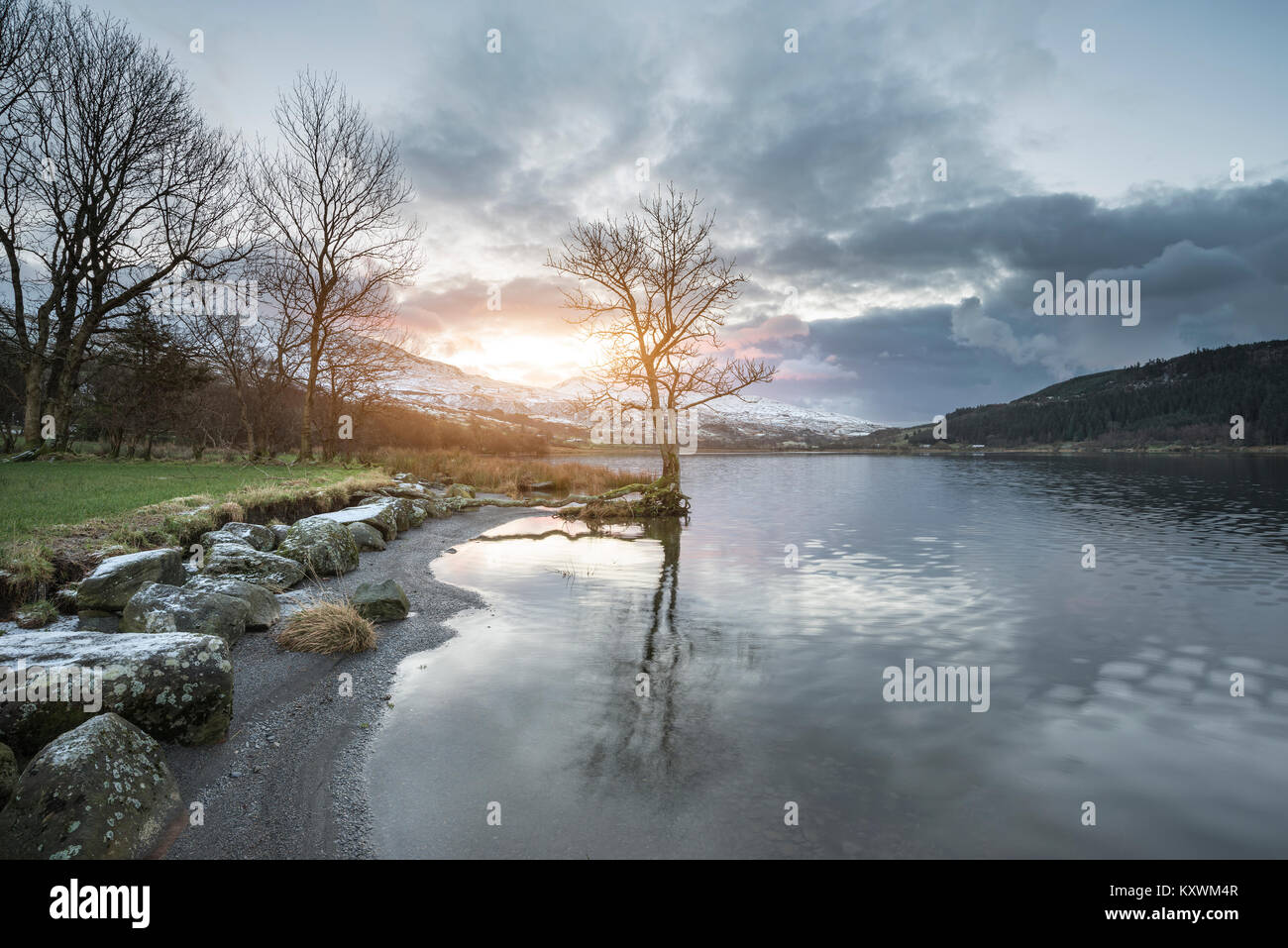 Beautiful sunrise landscape image in Winter of Llyn Cwellyn in ...