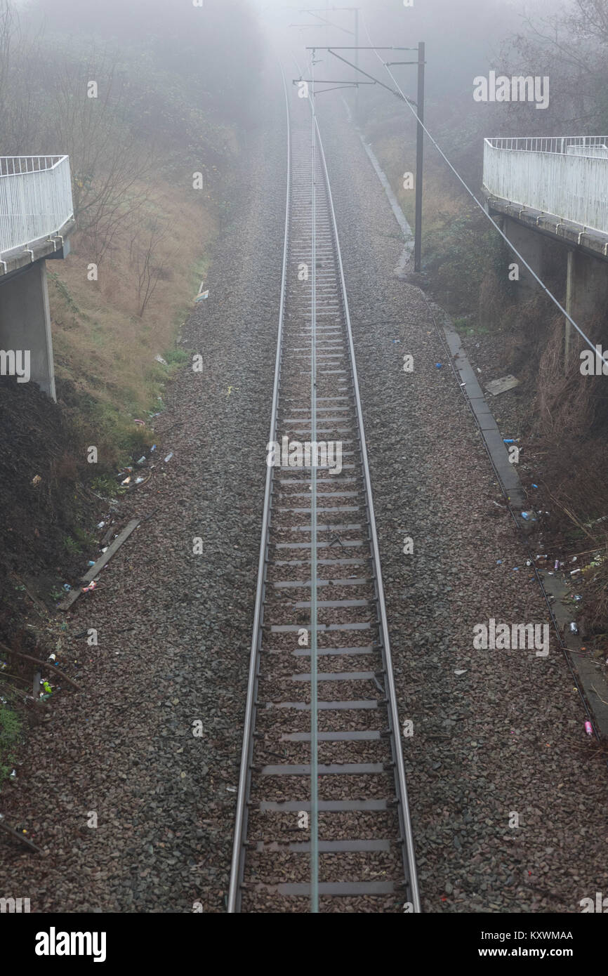 Straight train tracks hi-res stock photography and images - Alamy