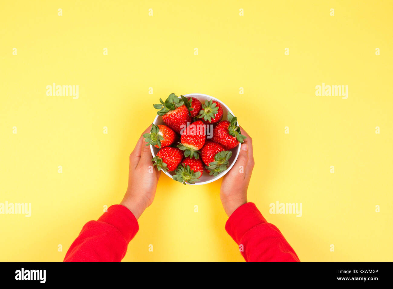 Baby strawberries hi-res stock photography and images - Alamy