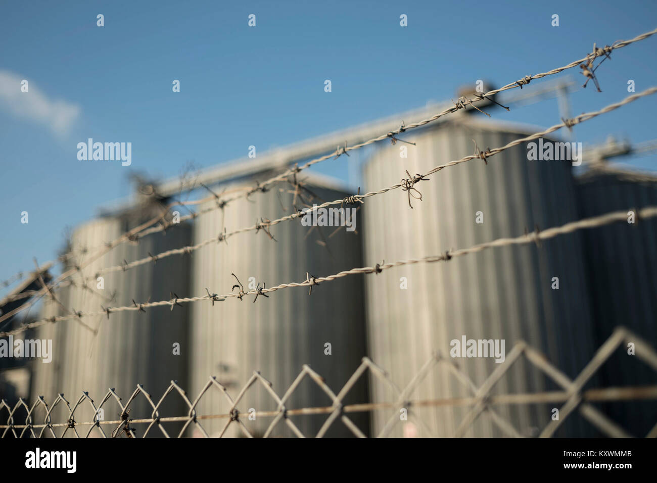 Galvanised wire hi-res stock photography and images - Alamy