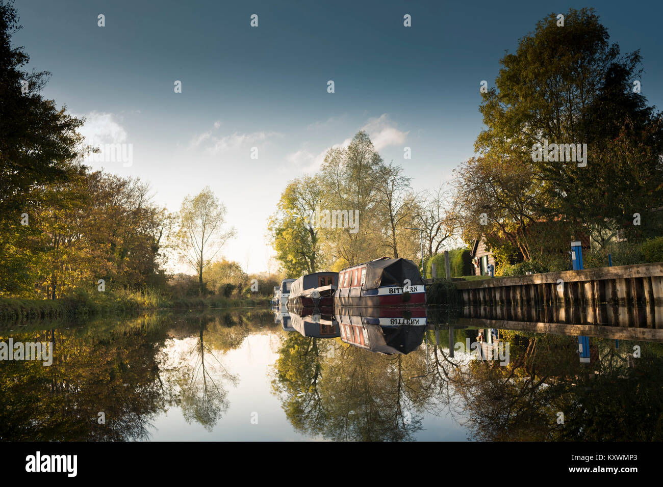 Canal boating hi-res stock photography and images - Alamy