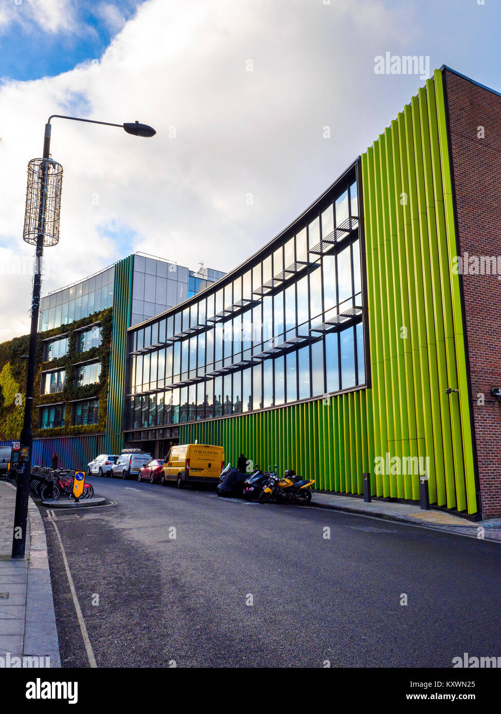 Mtv building hi-res stock photography and images - Alamy