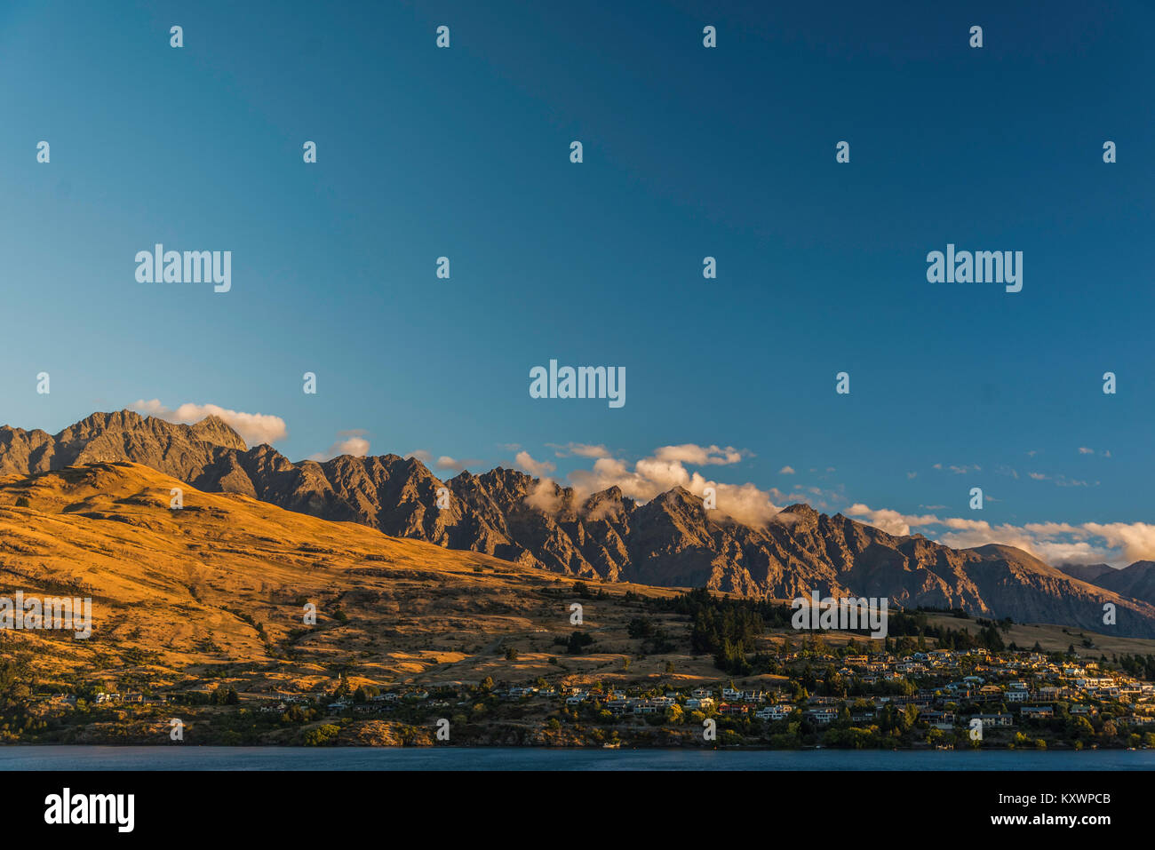 Frankton Reserve, Lake Wakatipu and The Remarcables, Queenstown, New ...