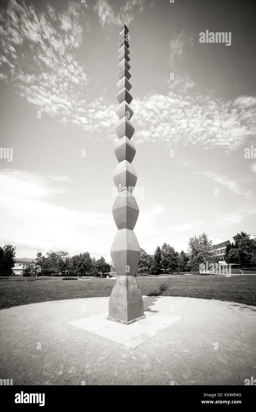 Endless column hi-res stock photography and images - Alamy