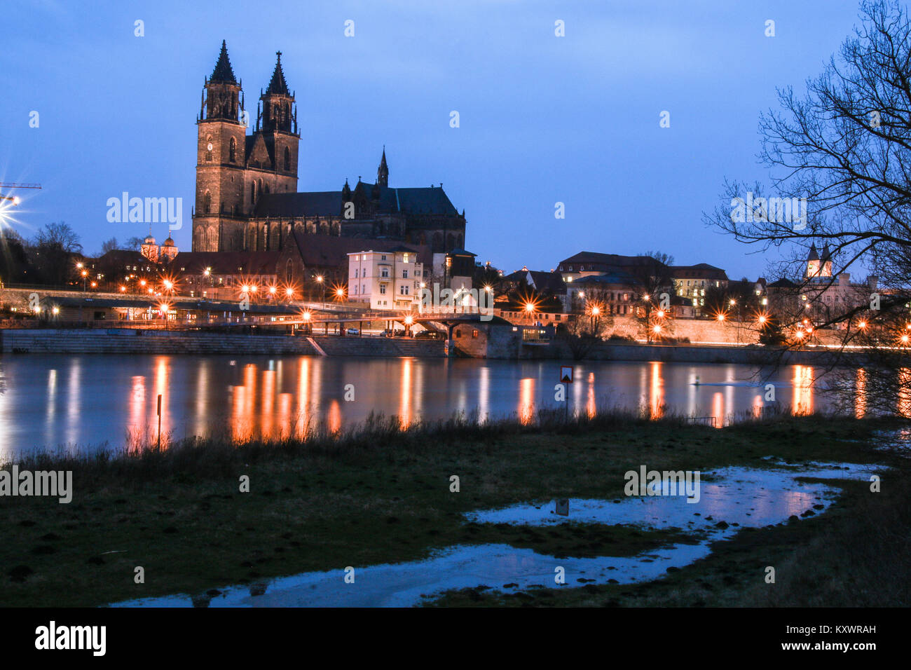 The Cathedral of Magdeburg at night Stock Photo - Alamy