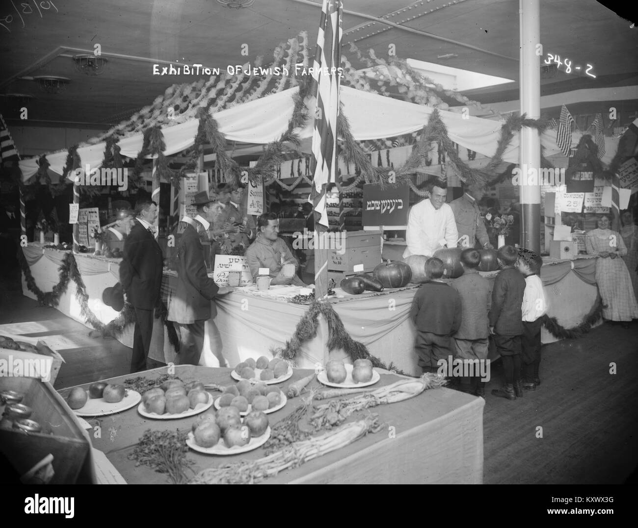 Battery in New York, Manhattan Buffeted by Ocean Waves Stock Photo - Alamy