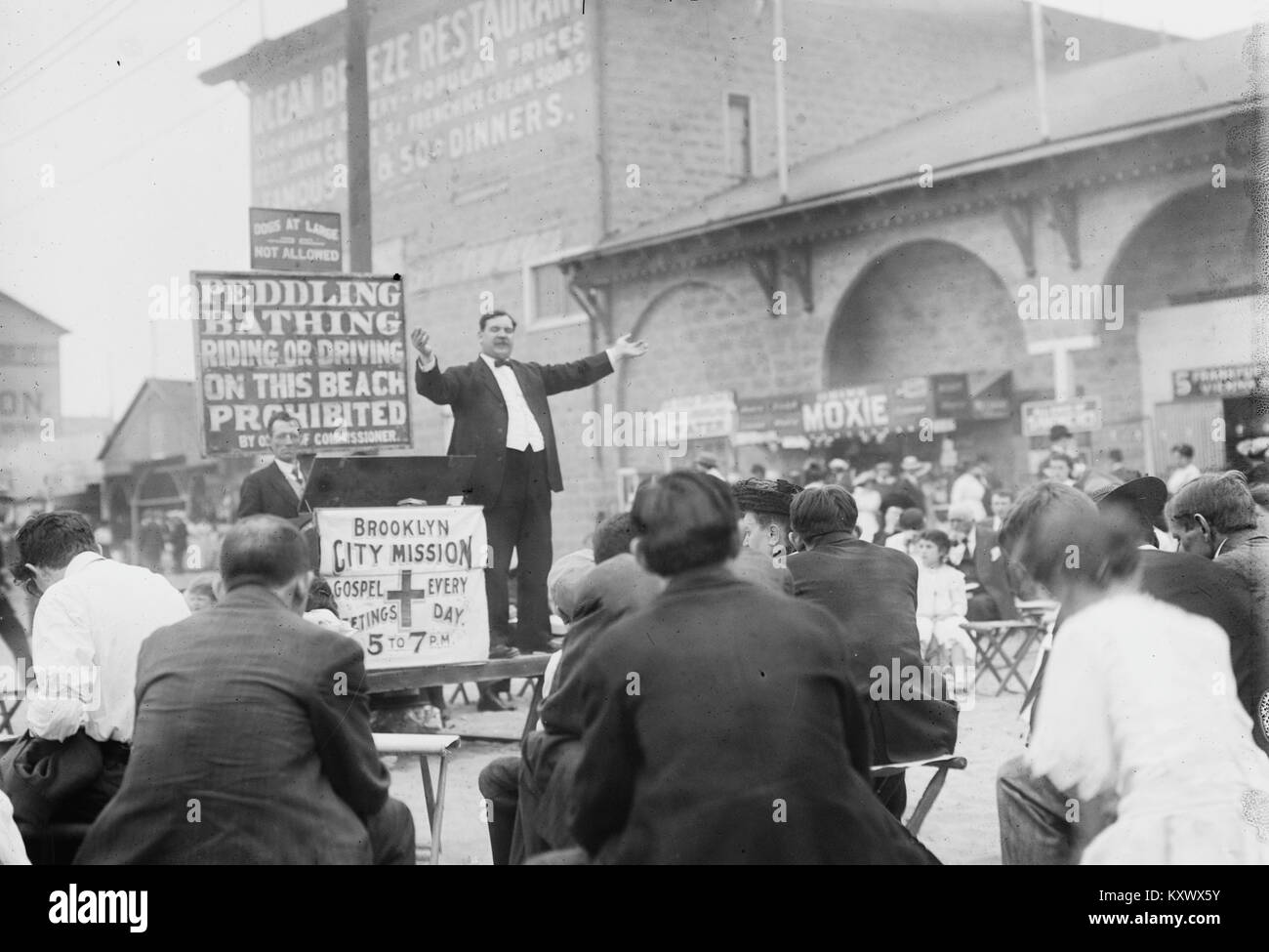 16 year old pint sized boy enlists in the Mexican Army Stock Photo - Alamy