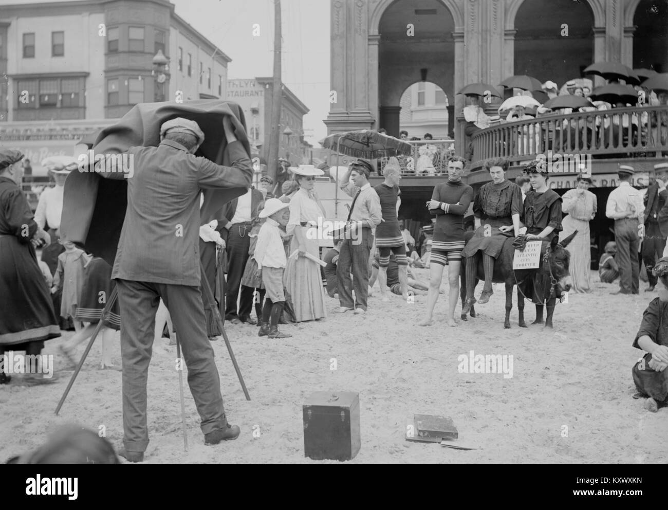 Car Assembly in Detroit Factory Stock Photo - Alamy