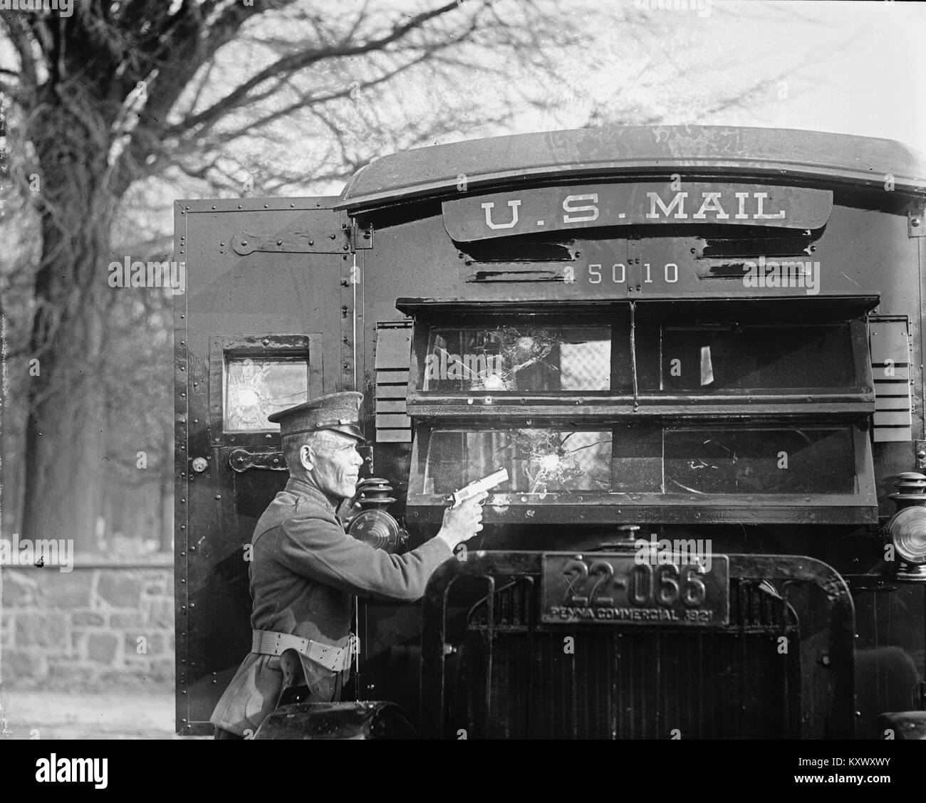 Truck inspection Black and White Stock Photos & Images - Alamy
