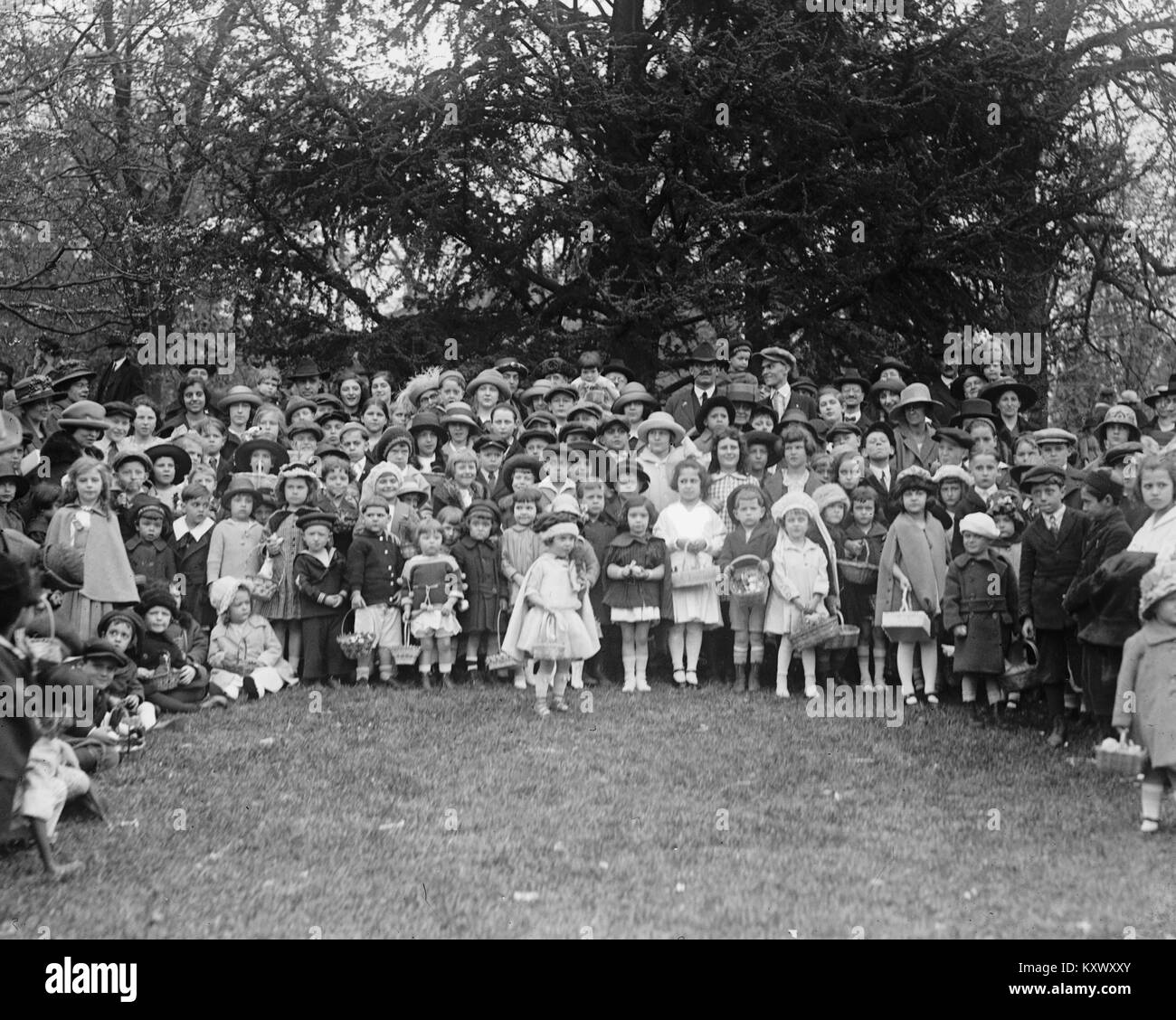 Donut eating contest hi-res stock photography and images - Alamy