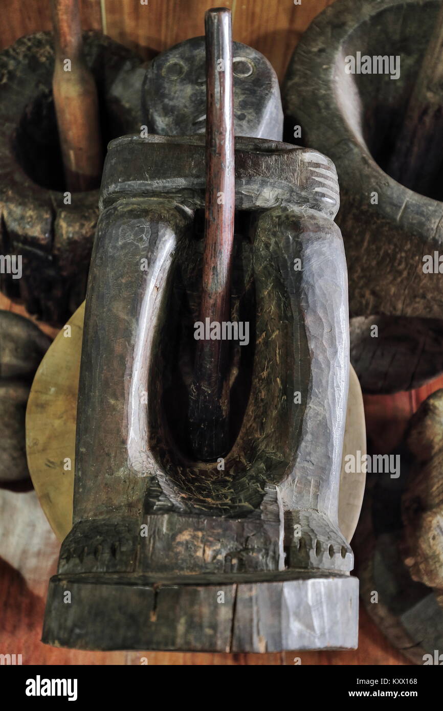 Philippines ifugao wood carving hi-res stock photography and images - Alamy