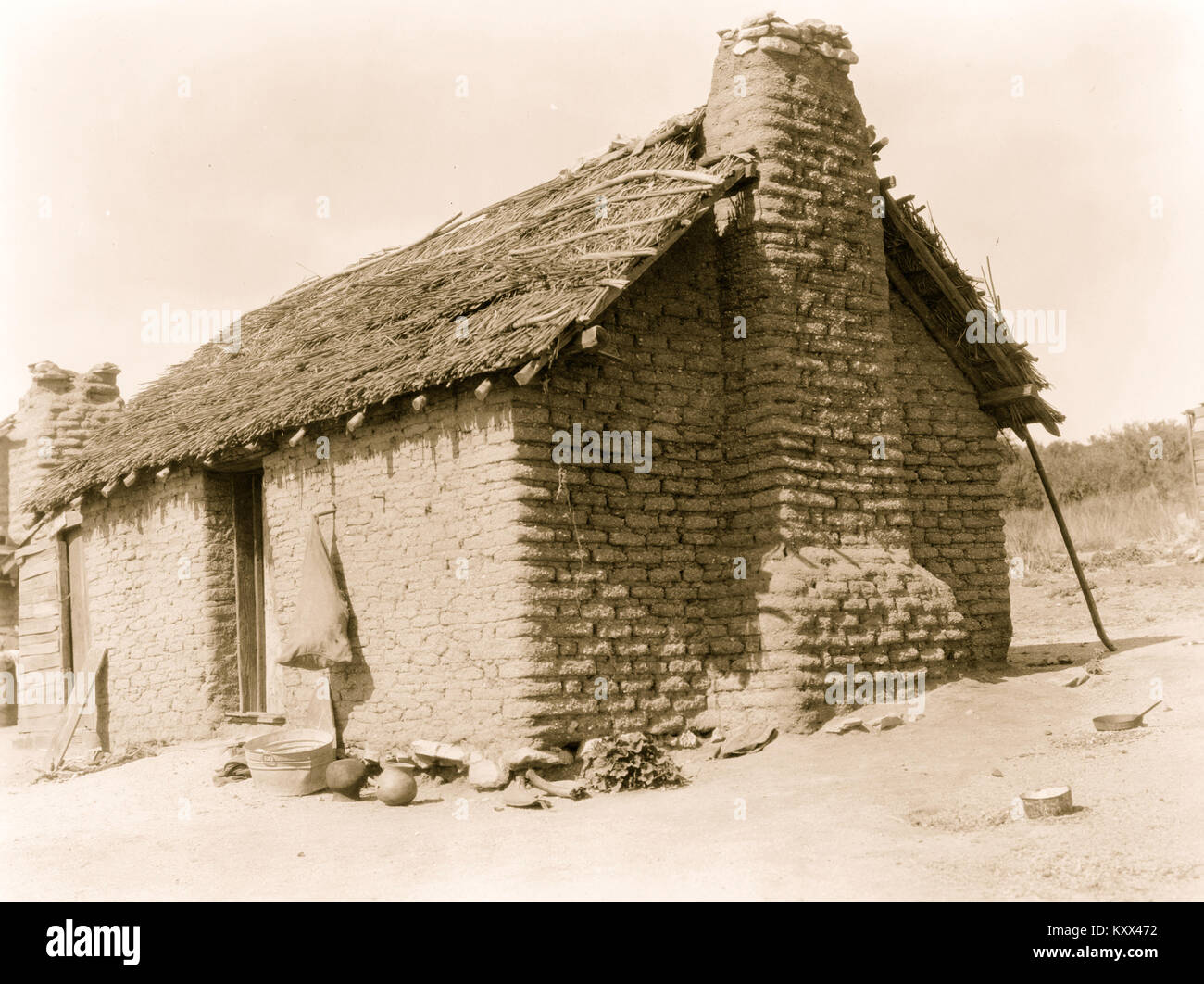 Adobe mud brick house hi-res stock photography and images - Alamy
