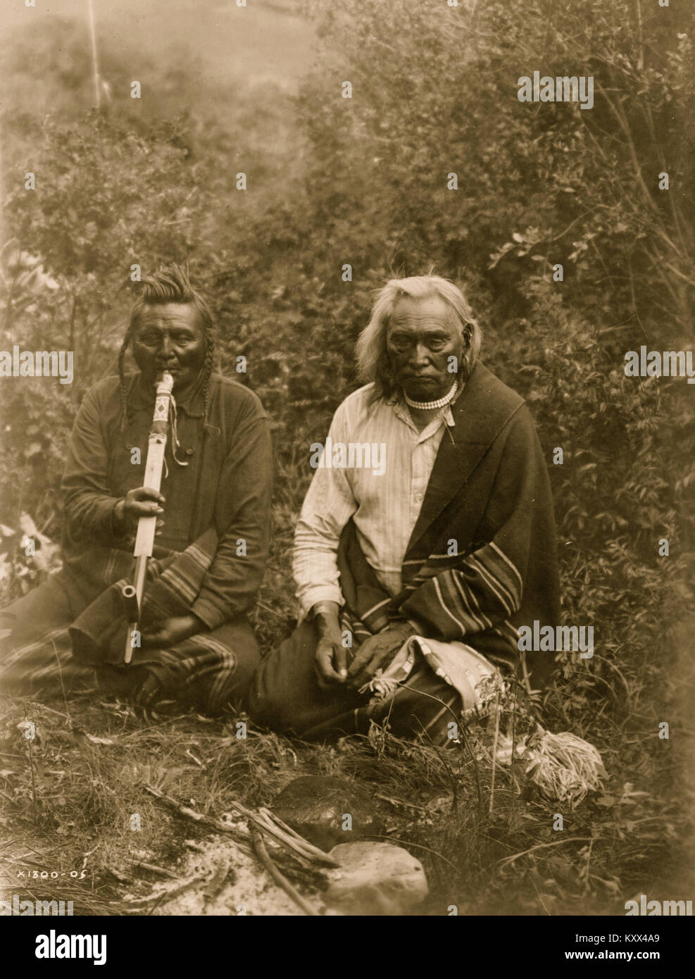 Native american pipe smoking hi-res stock photography and images - Alamy