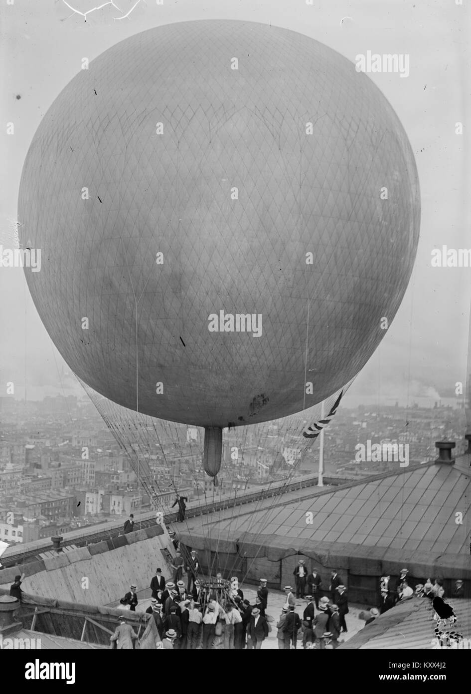 Hydrogen balloon hi-res stock photography and images - Alamy