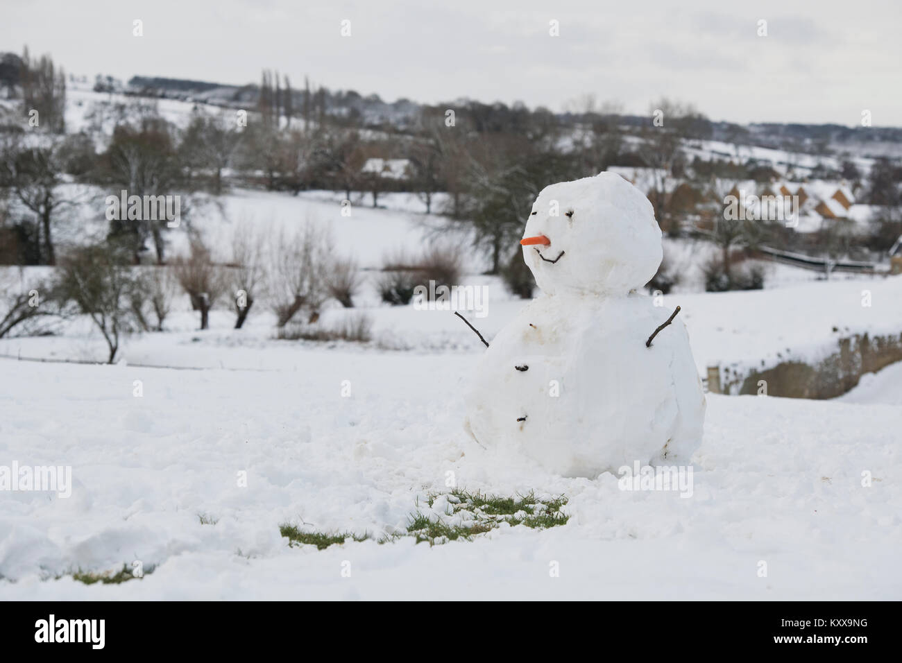 Snowman in the cotswolds hi-res stock photography and images - Alamy