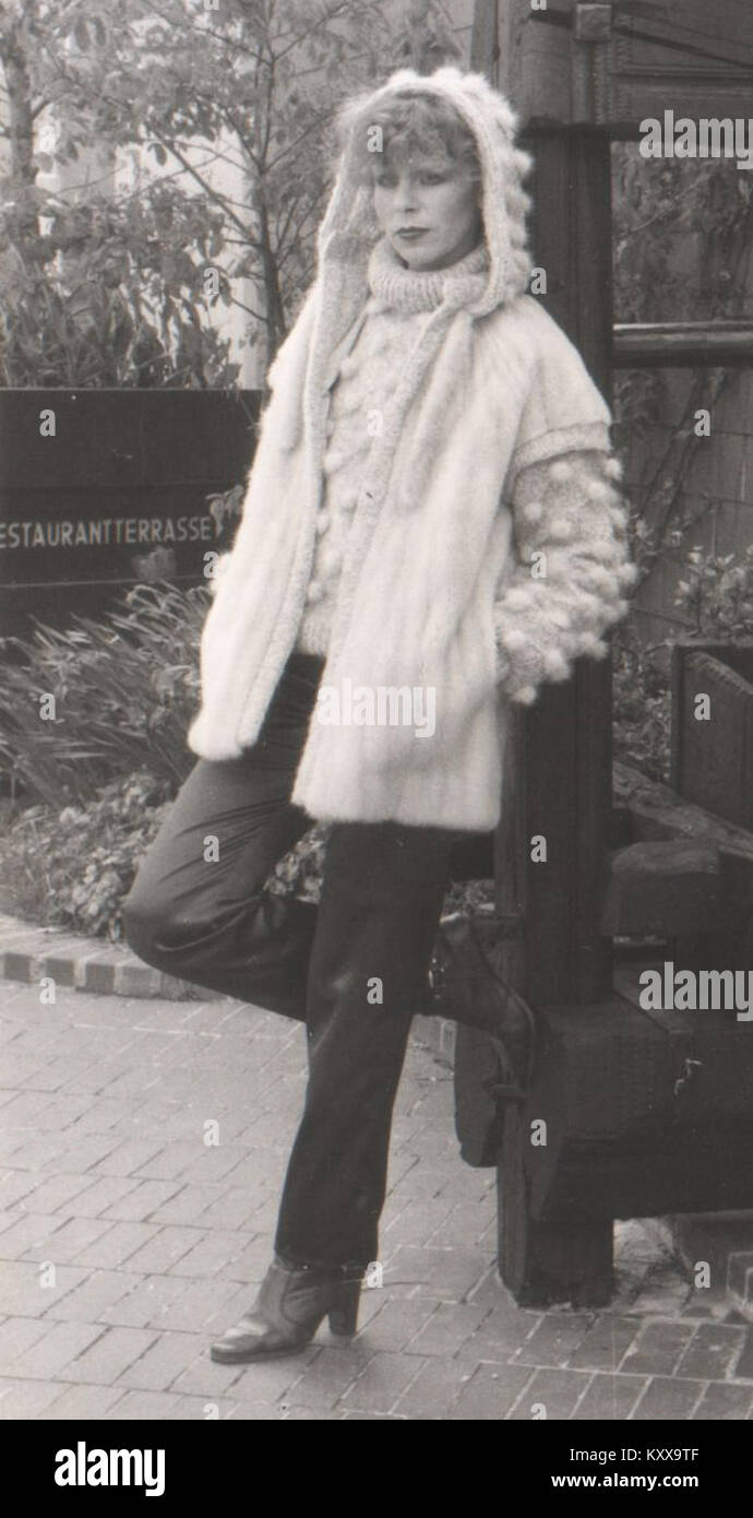 Mink fur coat hi-res stock photography and images - Alamy
