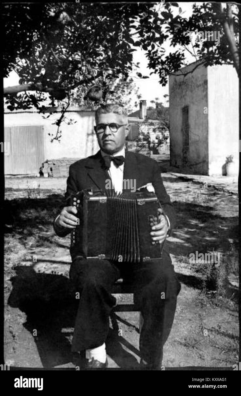 Acordeon hi-res stock photography and images - Alamy