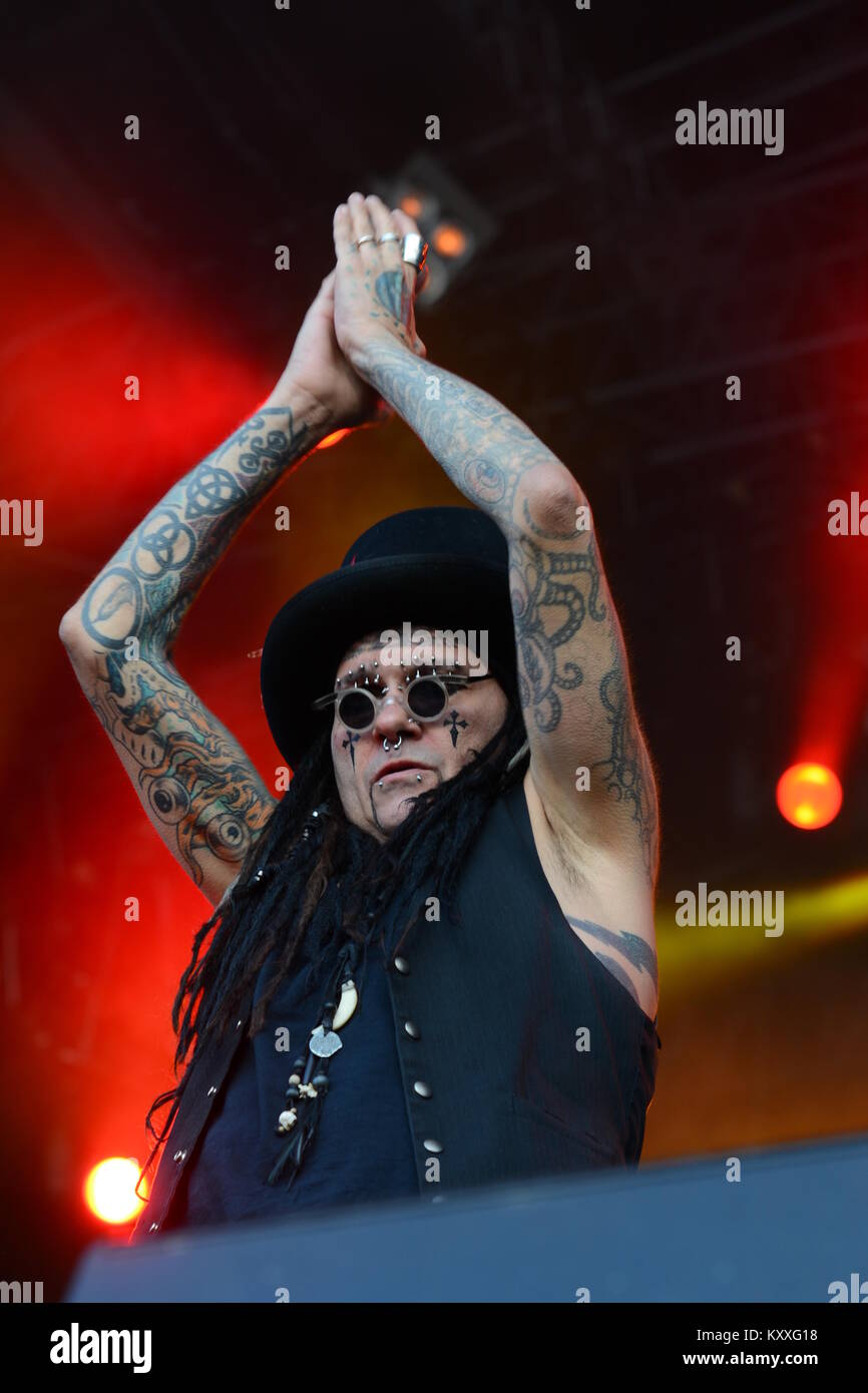 Extreme vocalist hi-res stock photography and images - Alamy