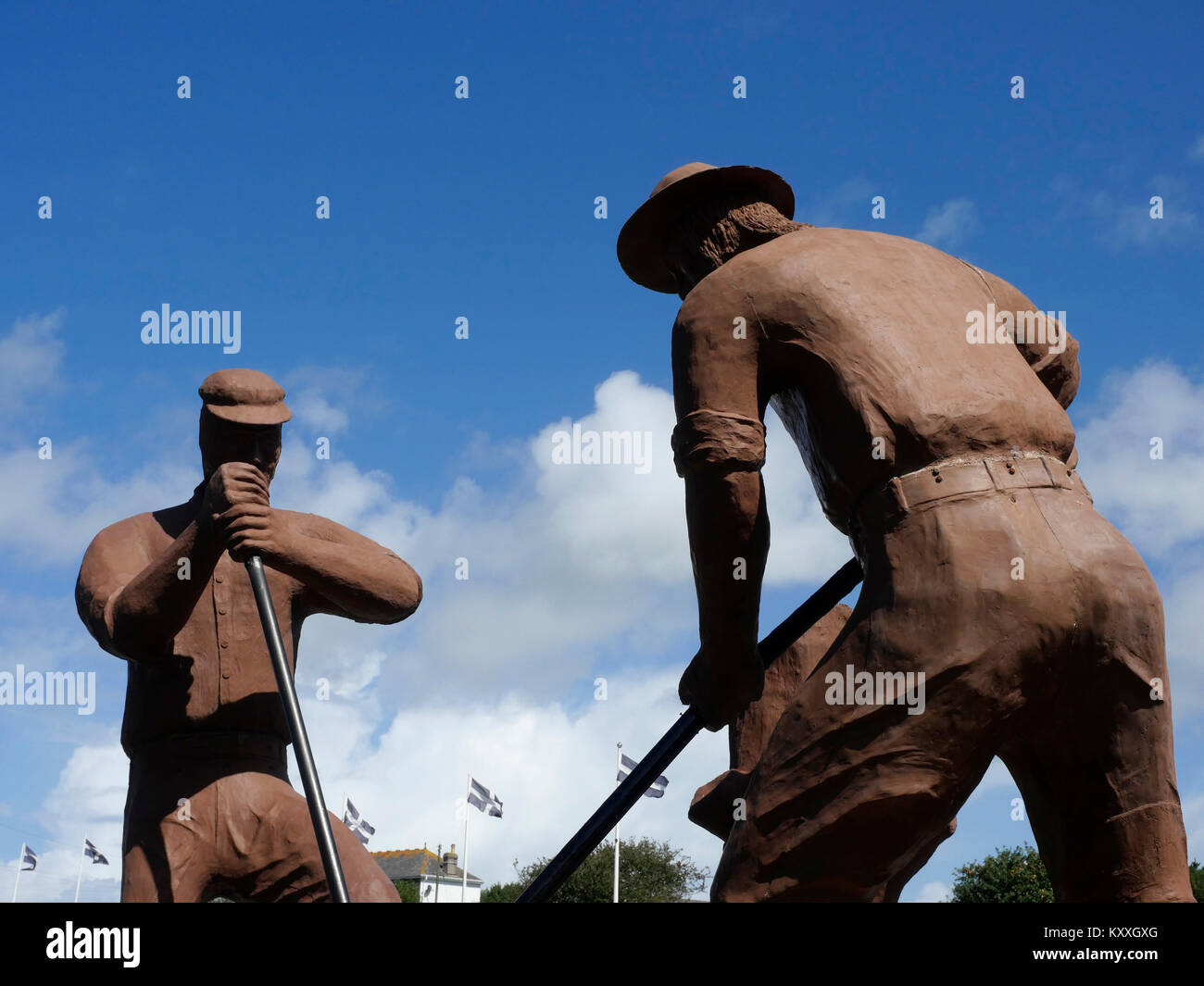 Statues depicting 2 miners outside the Cornwall Gold visitor attraction ...