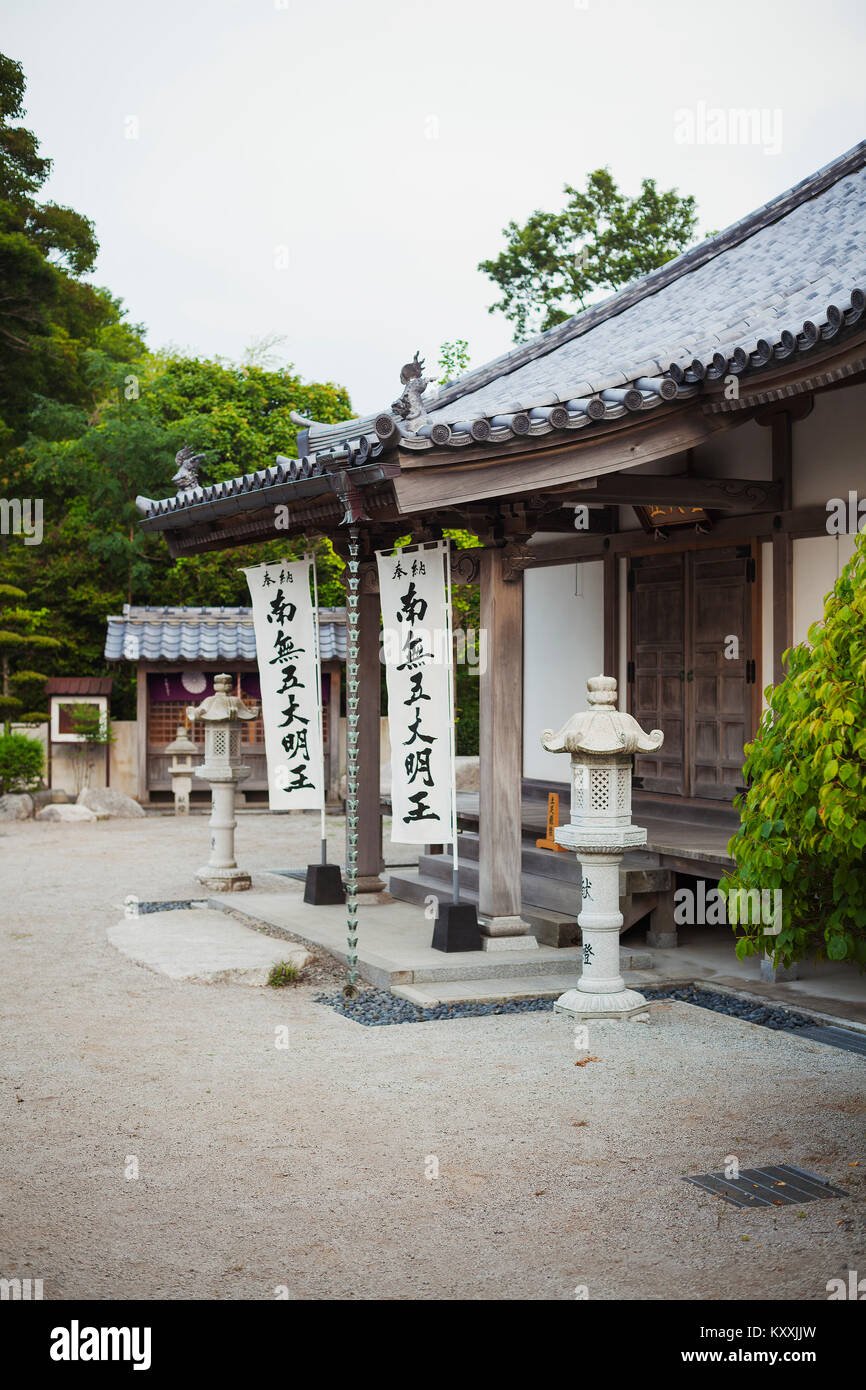 Exterior view of Japanese Buddhist temple Stock Photo - Alamy
