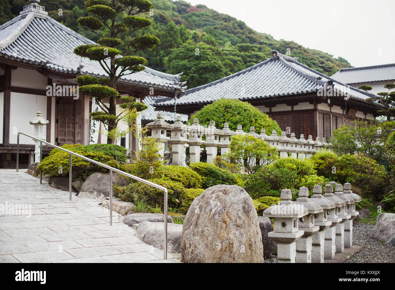 Exterior view of Japanese Buddhist temple Stock Photo - Alamy