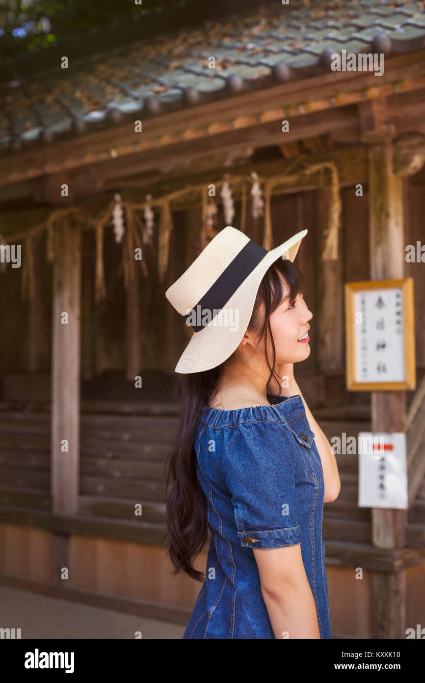 Shinto hat hi-res stock photography and images - Alamy