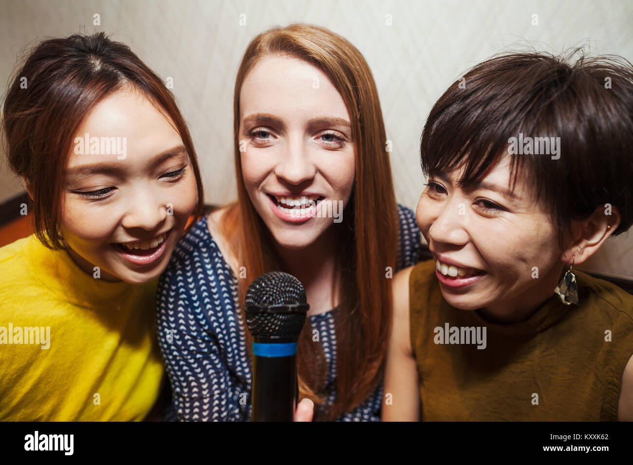 Group young people making music hi-res stock photography and images - Alamy