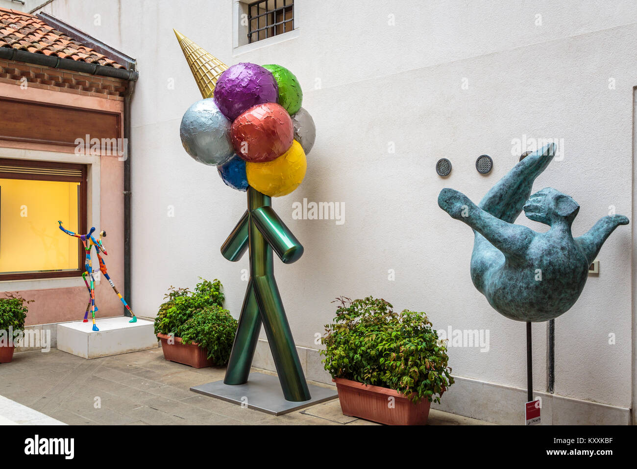 Decorative exterior hi-res stock photography and images - Alamy