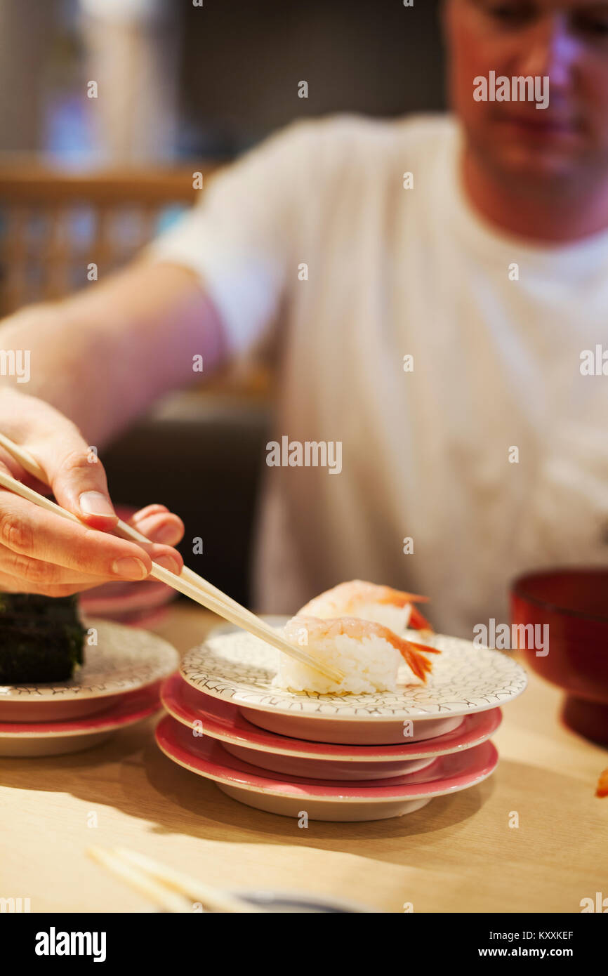 Picking up with chopsticks hi-res stock photography and images - Alamy