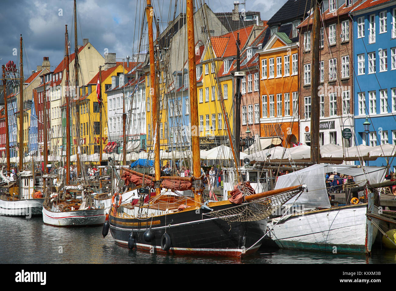 COPENHAGEN, DENMARK - AUGUST 14, 2016: Boats in the docks Nyhavn ...