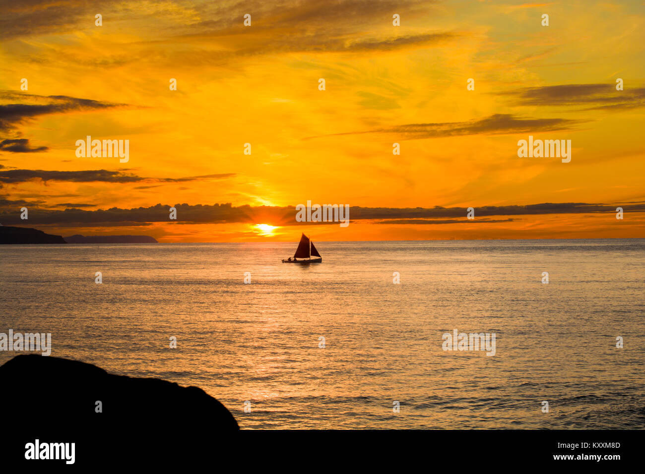 Red sails in the sunset hi-res stock photography and images - Alamy