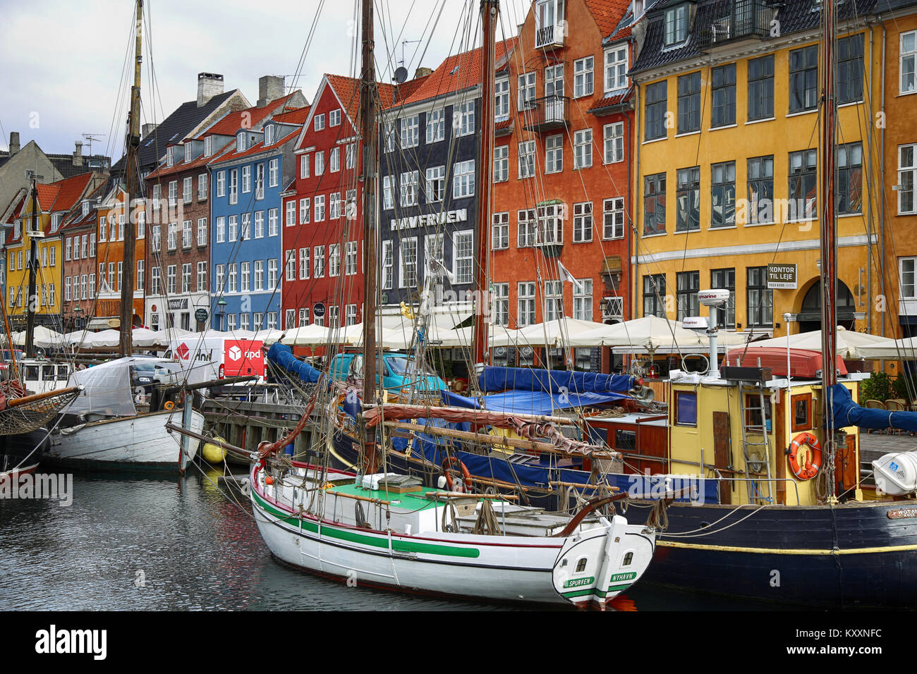 COPENHAGEN, DENMARK - AUGUST 15, 2016: Boats in the docks Nyhavn ...