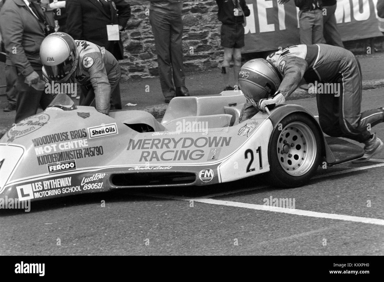 Kenny Howles and Steve Pointer (21) 1986 Sidecar TT, Isle of Man TT ...