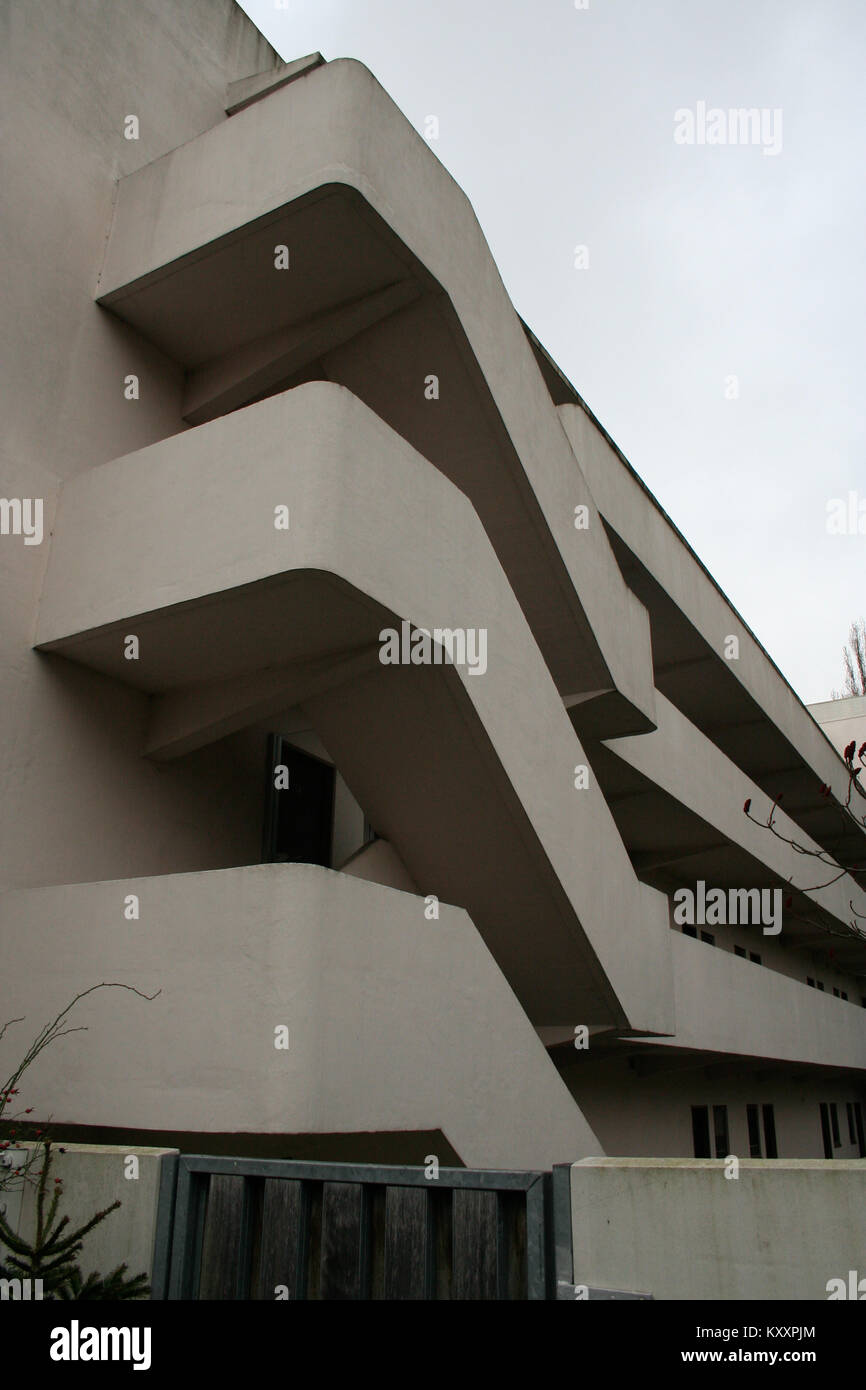 Isokon building modernist 1920s 1930s inter war architecture london nw3 ...