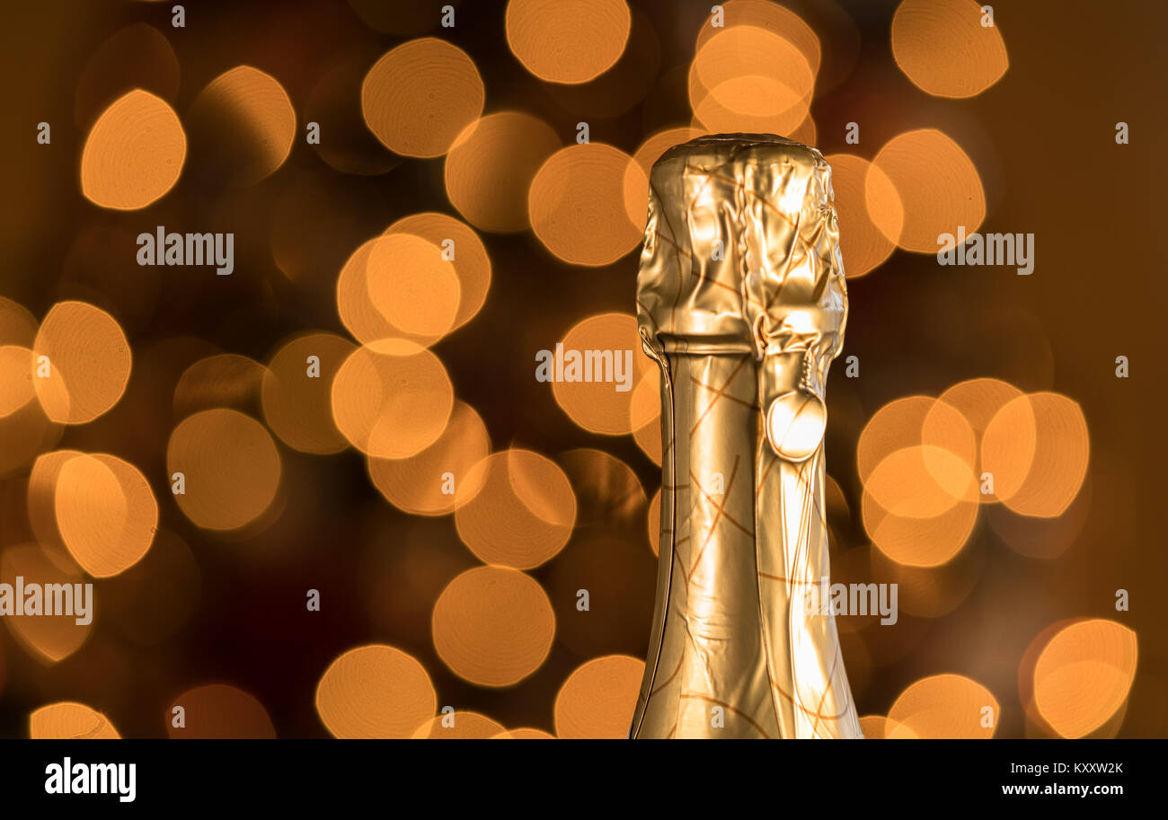 Gold foil champagne bottle neck hi-res stock photography and images - Alamy