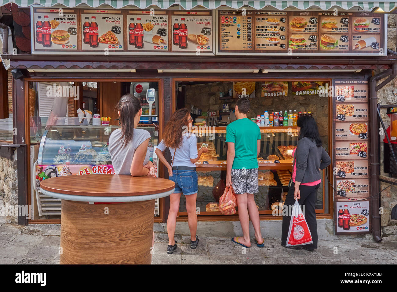 Tourists waiting in front of a fast food restaurant Stock Photo - Alamy