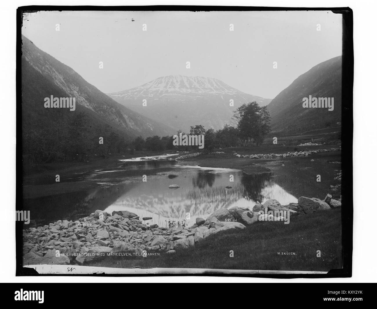 This scenic view of Gaustadfjeld and Møneelven in Telemarken, Norway ...