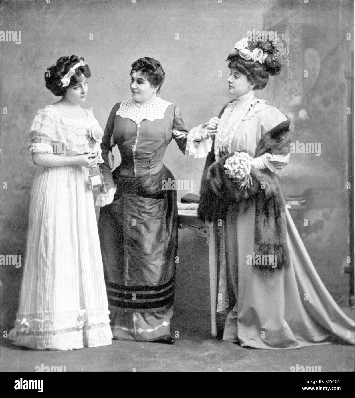 Actresses capturing Black and White Stock Photos & Images - Alamy