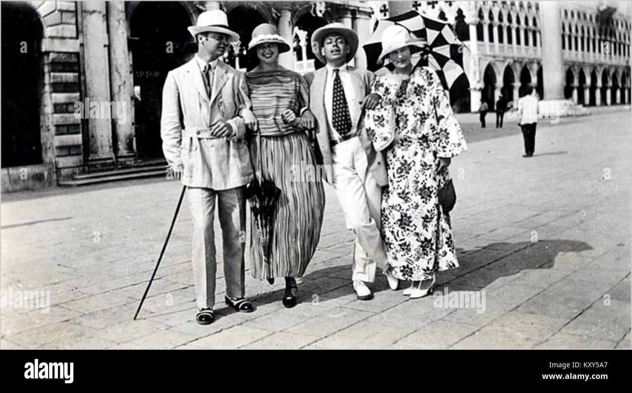 Gerald Murphy, Genevieve Carpenter, Cole Porter and Sara Murphy in Venice, 1923 Stock Photo - Alamy