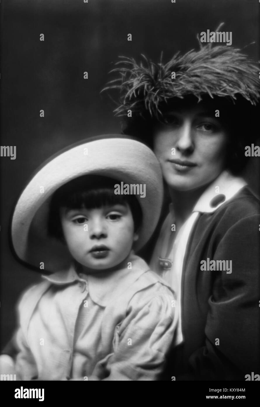 Son of arnold hi-res stock photography and images - Alamy