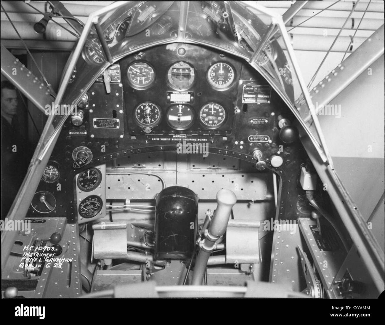 Cockpit jet aircraft 1940s hi-res stock photography and images - Alamy
