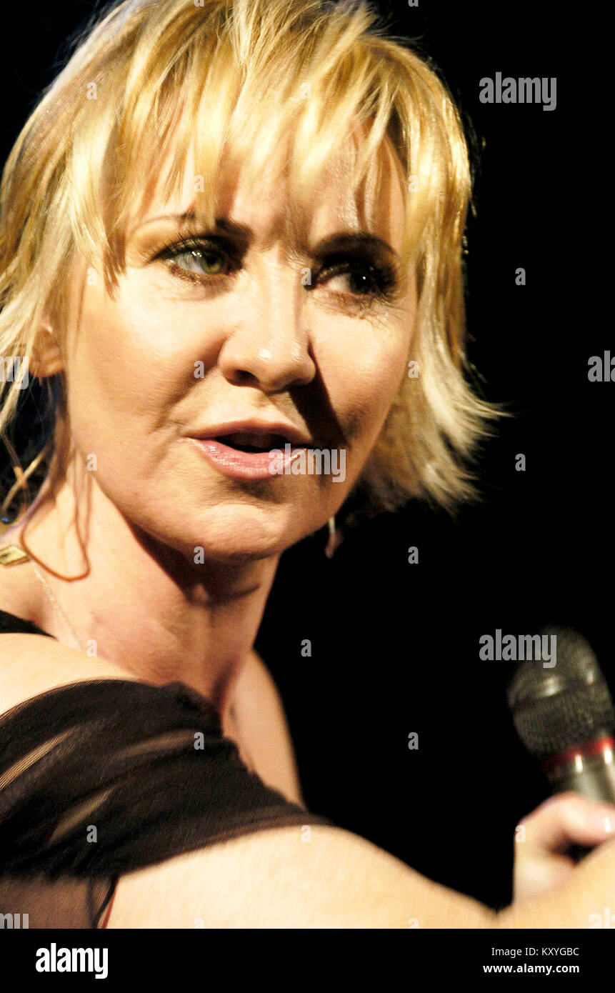 Lulu Singer 1960s High Resolution Stock Photography and Images - Alamy