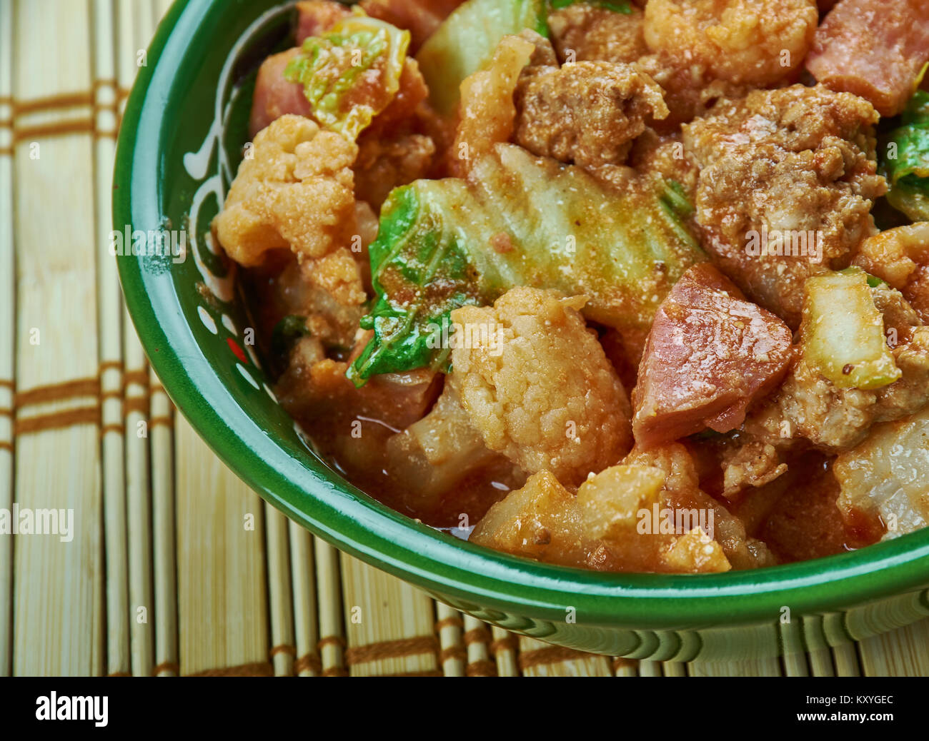 Arnabit Matbukh - Egyptian stewed cauliflower Stock Photo - Alamy