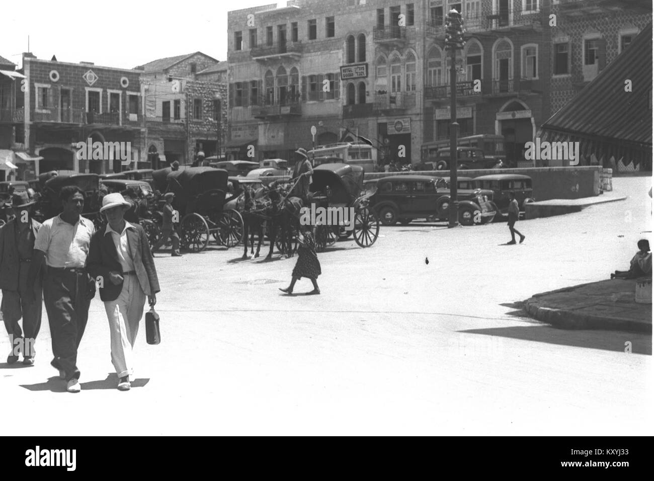 HAMRA SQUARE IN DOWNTOWN HAIFA. כיכר חמרה בחיפה.D6-118 Stock Photo - Alamy