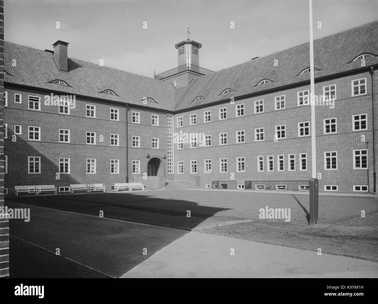 Retirement system building hi-res stock photography and images - Alamy