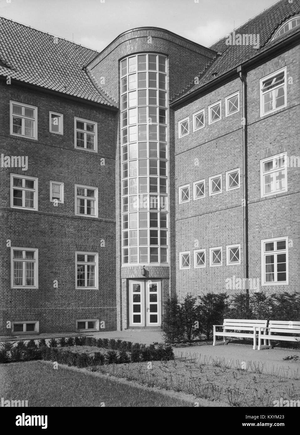 HANSif1052 Altersheim Groß-Borstel is a black-and-white photograph by ...